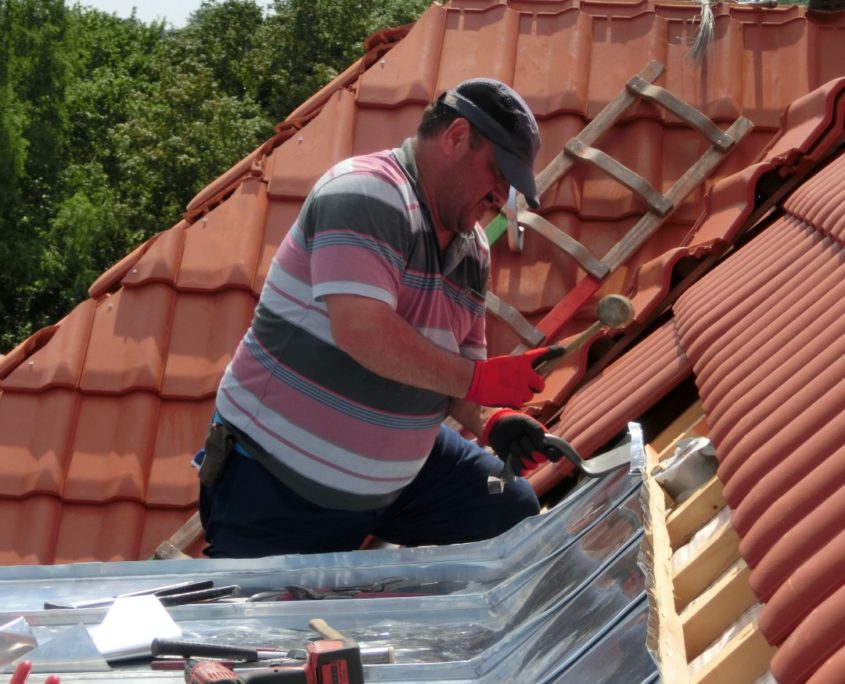 Metallbearbeitung | Alles aus einer Hand - Dachdecker Sikler in Stuttgart